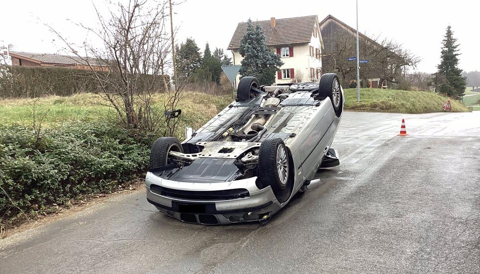 Unfall führt zu Totalschaden und Teilsperrung der Büsingerstrasse ...