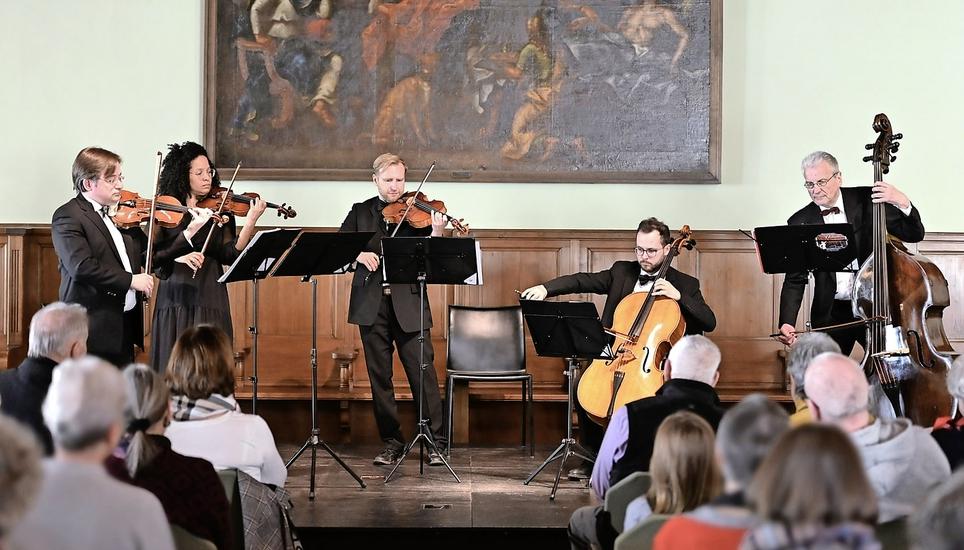 Philharmonische Solisten: Klassikkonzert in der Rathauslaube ...