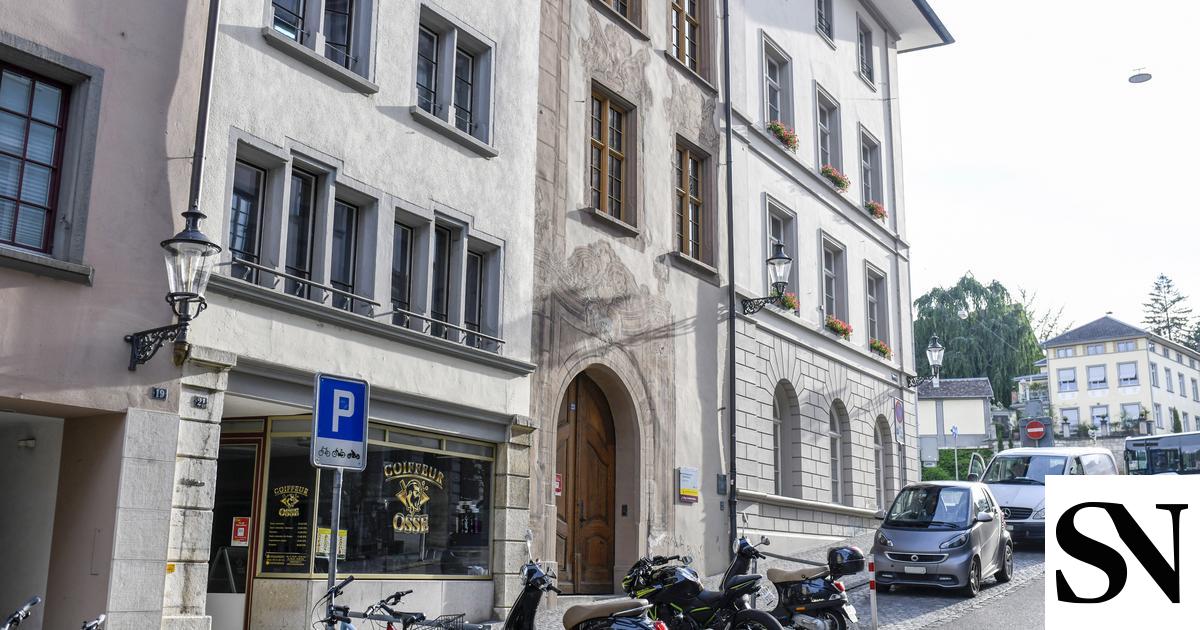 Auto rollt Oberstadt hinab und verursacht gleich zwei Zusammenstösse ... Auto rollt Oberstadt hinab und verursacht gleich zwei Zusammenstösse ...